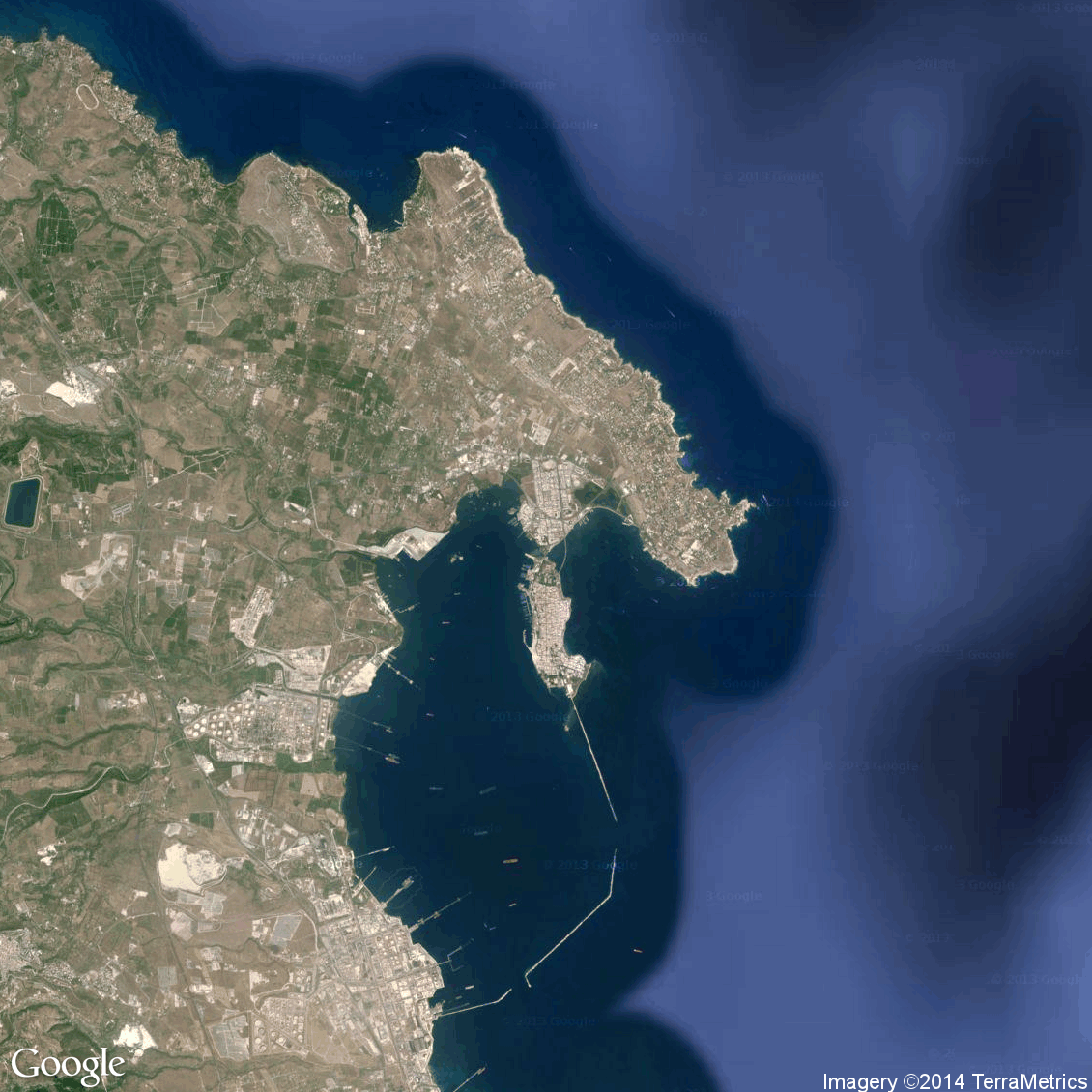 Foto dal satellite del comune d'Augusta media e alta risoluzione