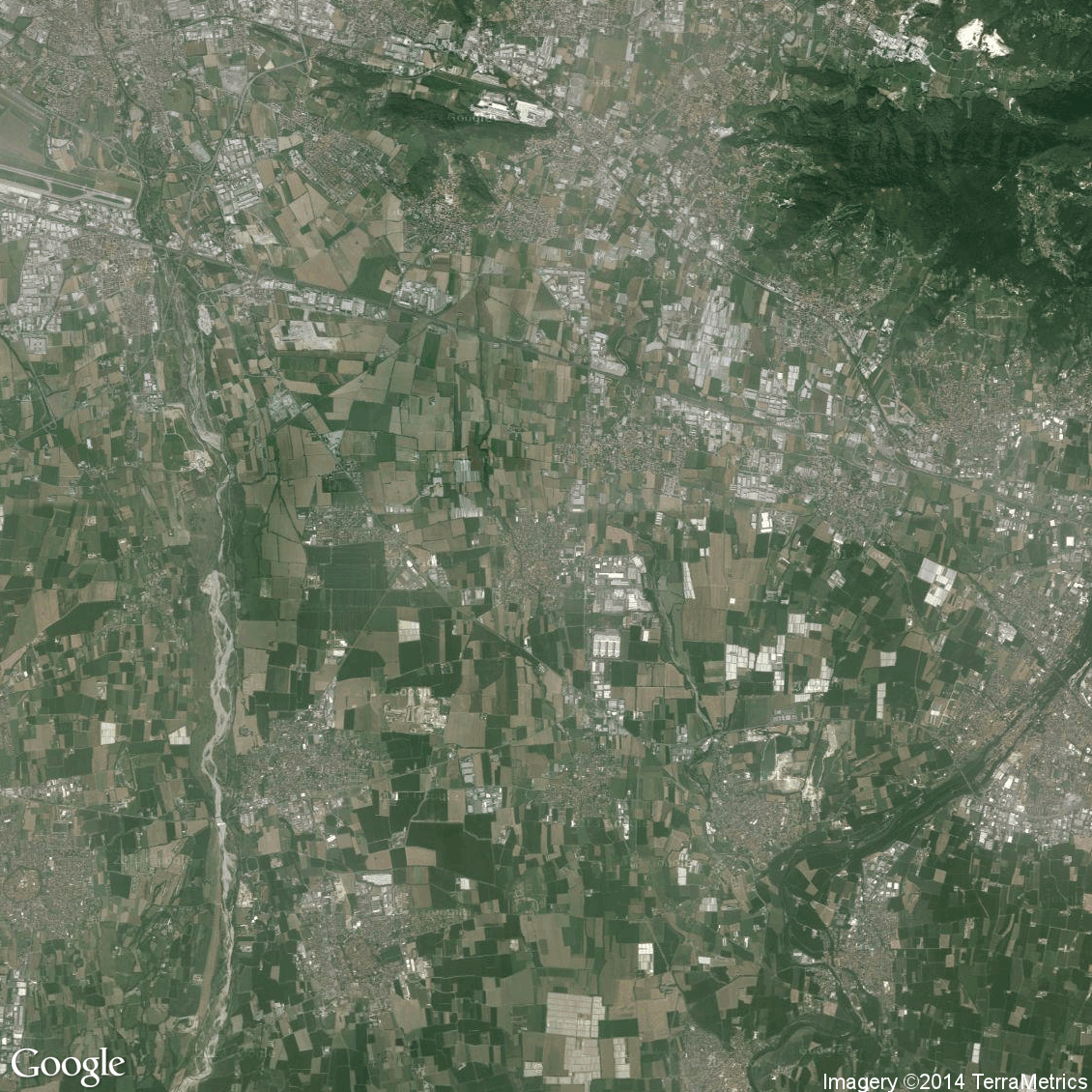 Foto dal satellite del comune di Calcinate media e alta risoluzione