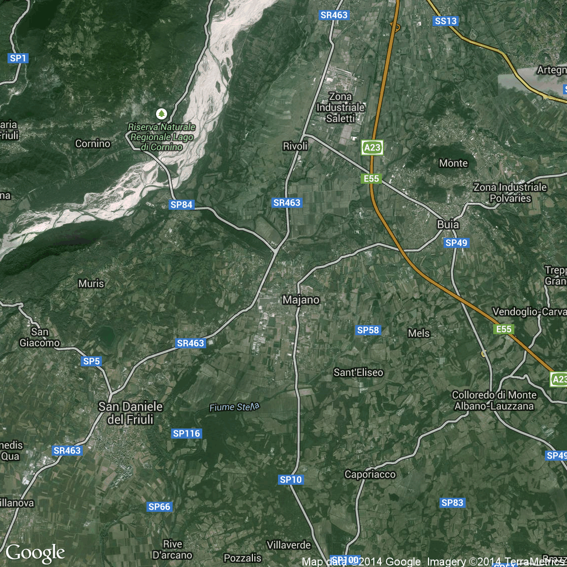 Foto hibrida aerea del comune di Majano con strade e vista ...