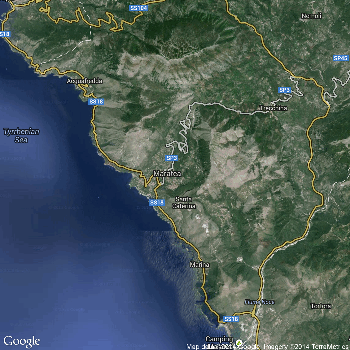 Foto hibrida aerea del comune di Maratea con strade e vista ...