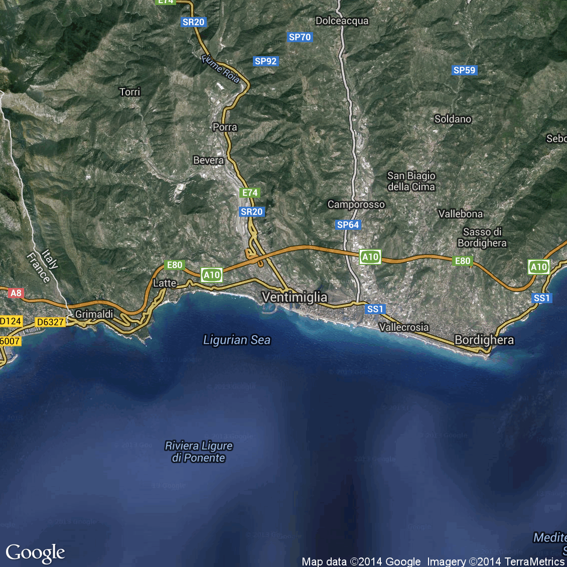 Foto hibrida aerea del comune di Ventimiglia con strade e vista ...